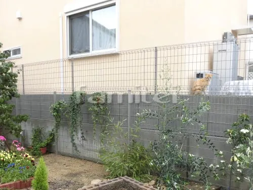 境界フェンス塀 LIXILリクシル ハイグリッドフェンスN8型 TOEXトエックス（現場番号：21860）の施工例 | 外構・リフォーム工事のファミリー庭園