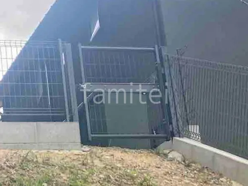 勝手口門扉 LIXIL ハイグリッド門扉N8型（現場番号：42964）の施工例 | 外構・リフォーム工事のファミリー庭園