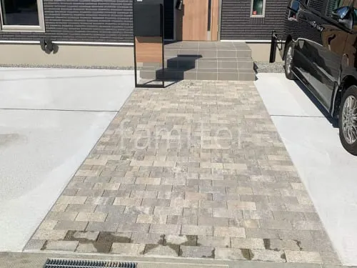 玄関アプローチ インターロッキング ユニソン ラダム（現場番号：47338）の施工例 | 外構・リフォーム工事のファミリー庭園