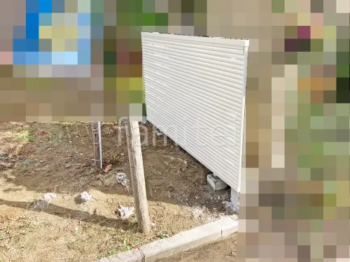 アルミ形材 フェンス LIXIL AB YL1型 横ルーバー1 目隠し（現場番号：44368）の施工例 | 外構・リフォーム工事のファミリー庭園