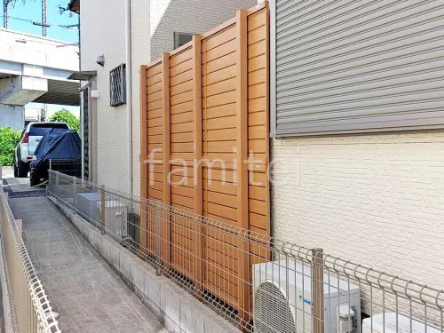 アルミ形材 フェンス LIXIL 木製調AA YL1型 横ルーバー アルミ多段柱 目隠し 木調・ラティス（現場番号：45818）の施工例 | 外構・リフォーム工事のファミリー庭園