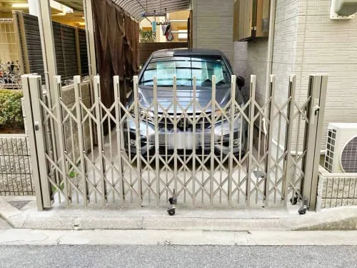 片開き 伸縮門扉 LIXIL アルシャインII PG型R Aタイプ ペットガード （現場番号：48134）の施工例 | 外構・リフォーム工事のファミリー庭園